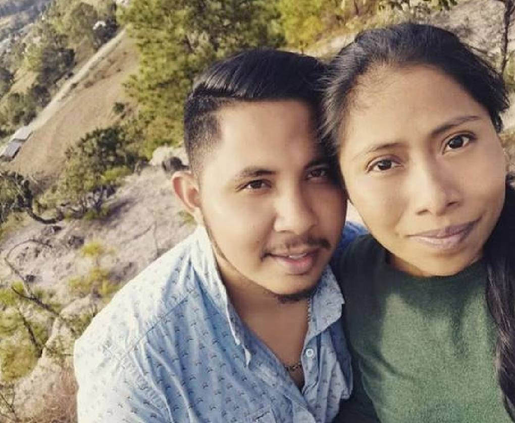 El novio de la Yali la presume en el feis | ¡El Aguas!