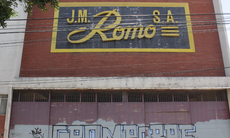Corredero de gente en JM Romo | ¡El Aguas!