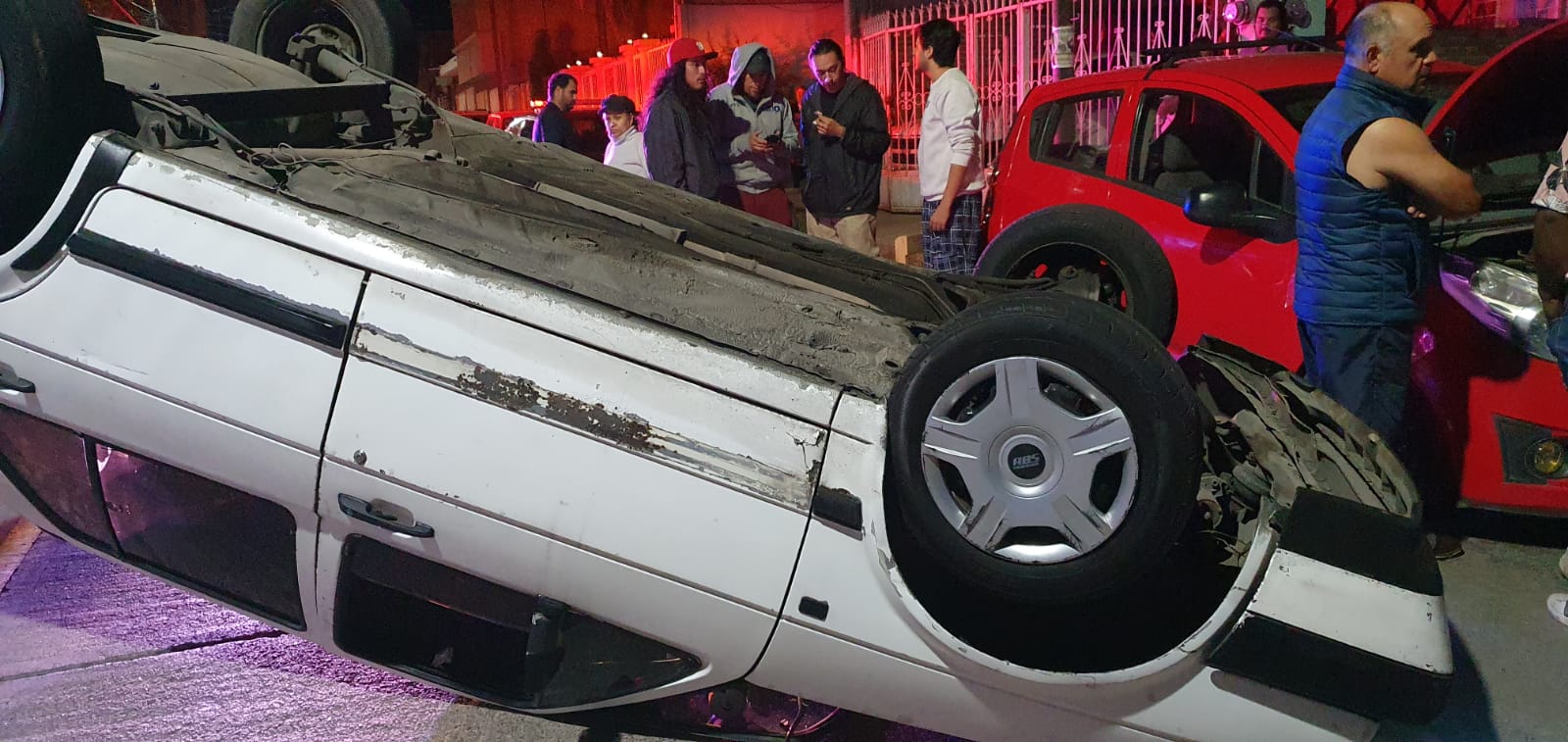 Falla Mecánica Provocó Choque Volcadura Entre Dos Autos En El Morelos
