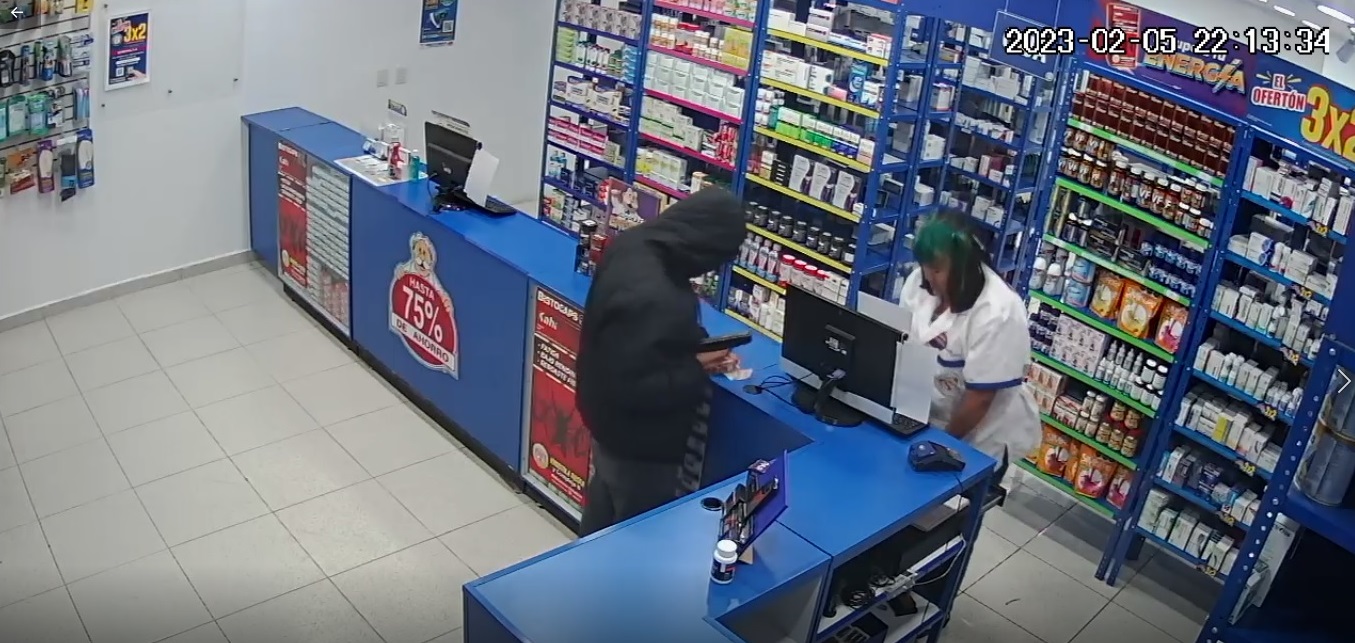 Pistolero asaltó una farmacia de similares en la colonia Gremial (VIDEOS) | ¡El Aguas!