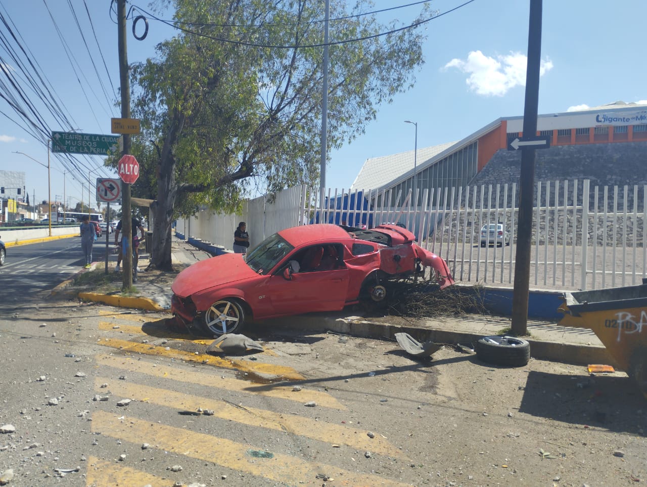 DESTROZA SU COCHE TRAS IR A EXCESO DE VELOCIDAD | ¡El Aguas!